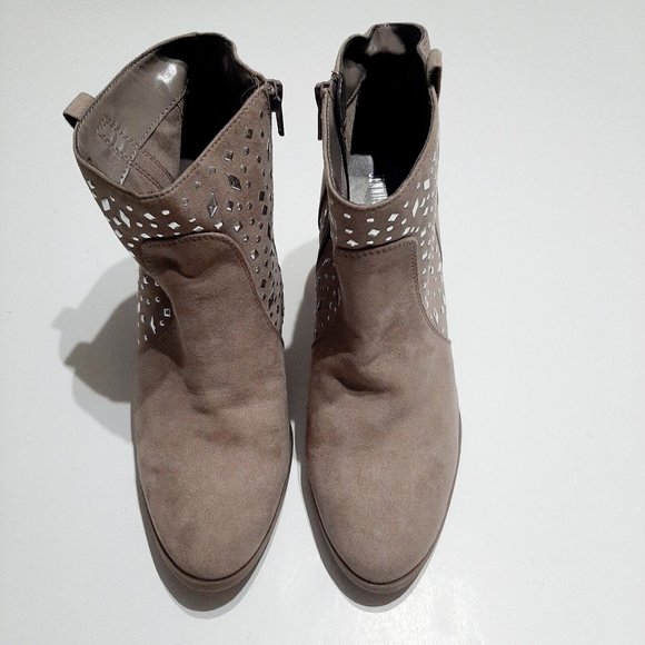 Jennifer Lopez | Shoes | Jennifer Lopez Myra Taupe Silver Stud Western ...